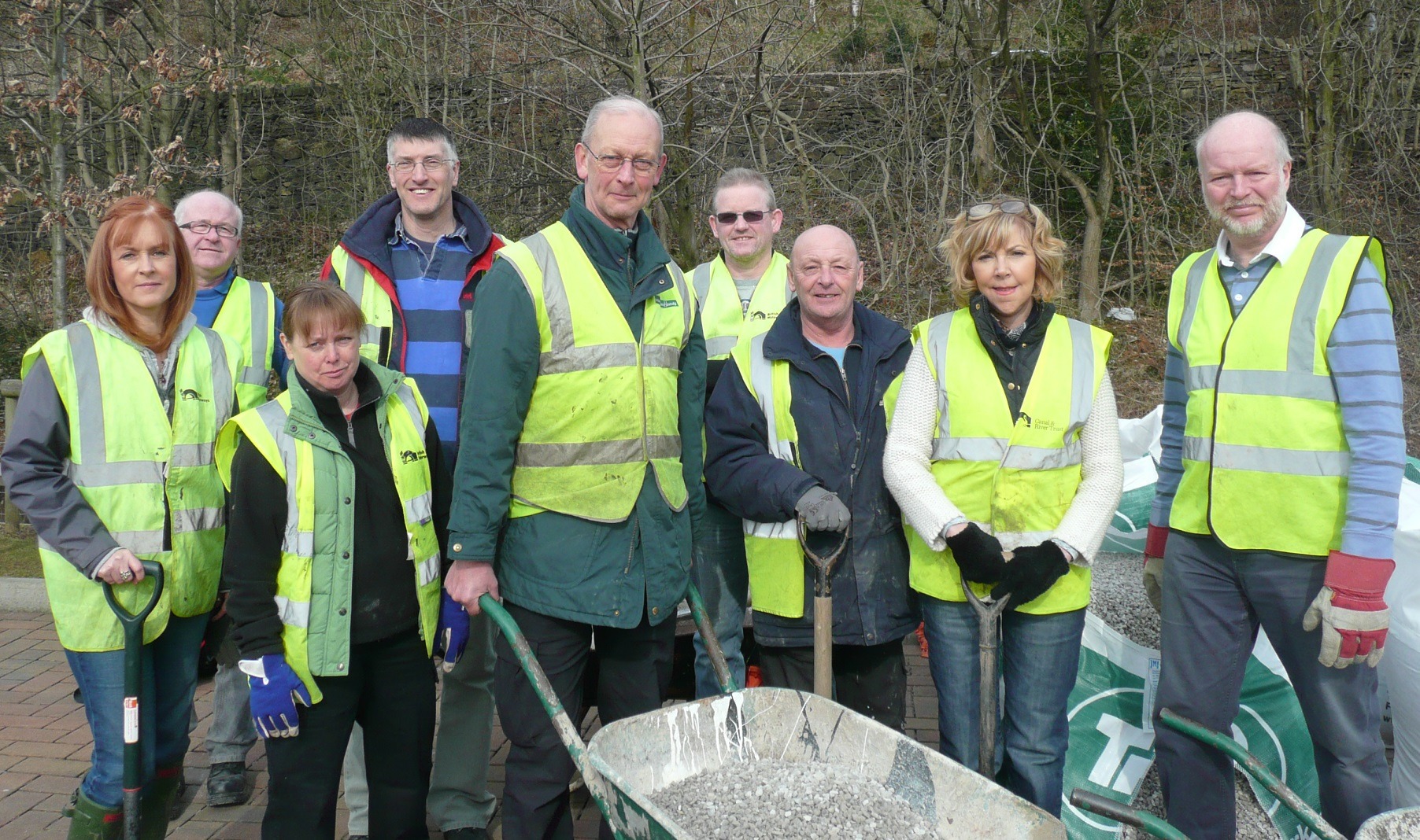 Canal towpath areas get much-needed clean up - Saddleworth Independent
