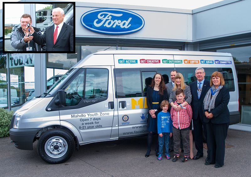 Rotary Club makes bus dream come true - Saddleworth Independent