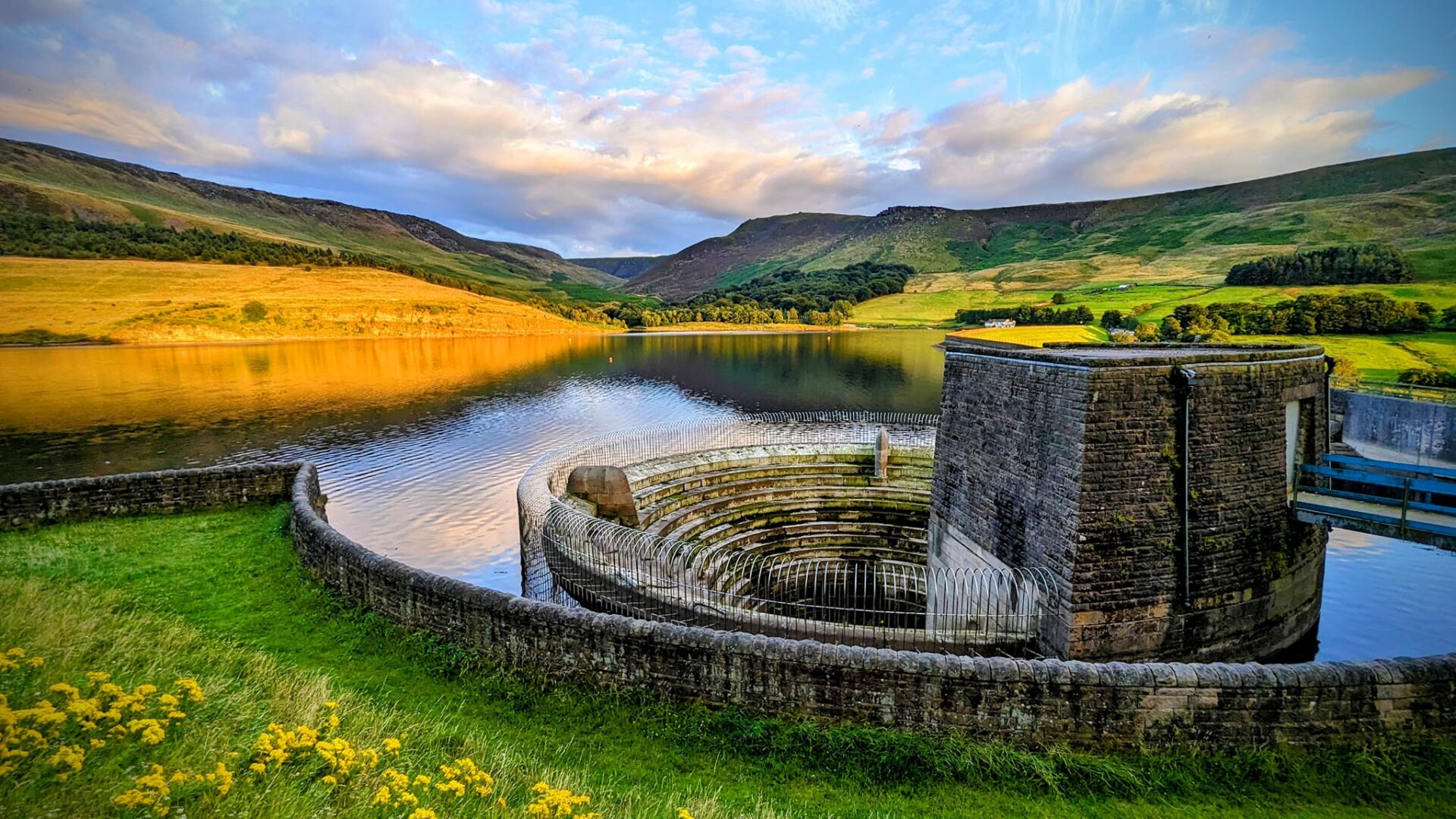 Saddleworth Captured: Showcasing the Best of Saddleworth through ...
