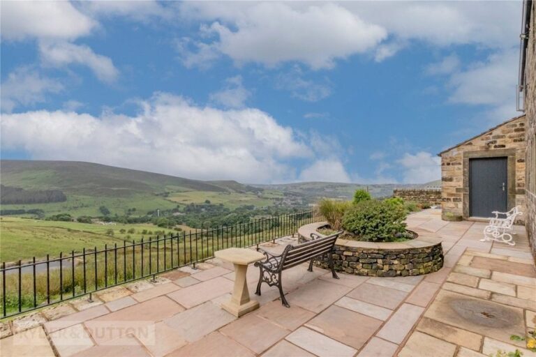 Fantastic Greenfield home offers Saddleworth in all its glory ...
