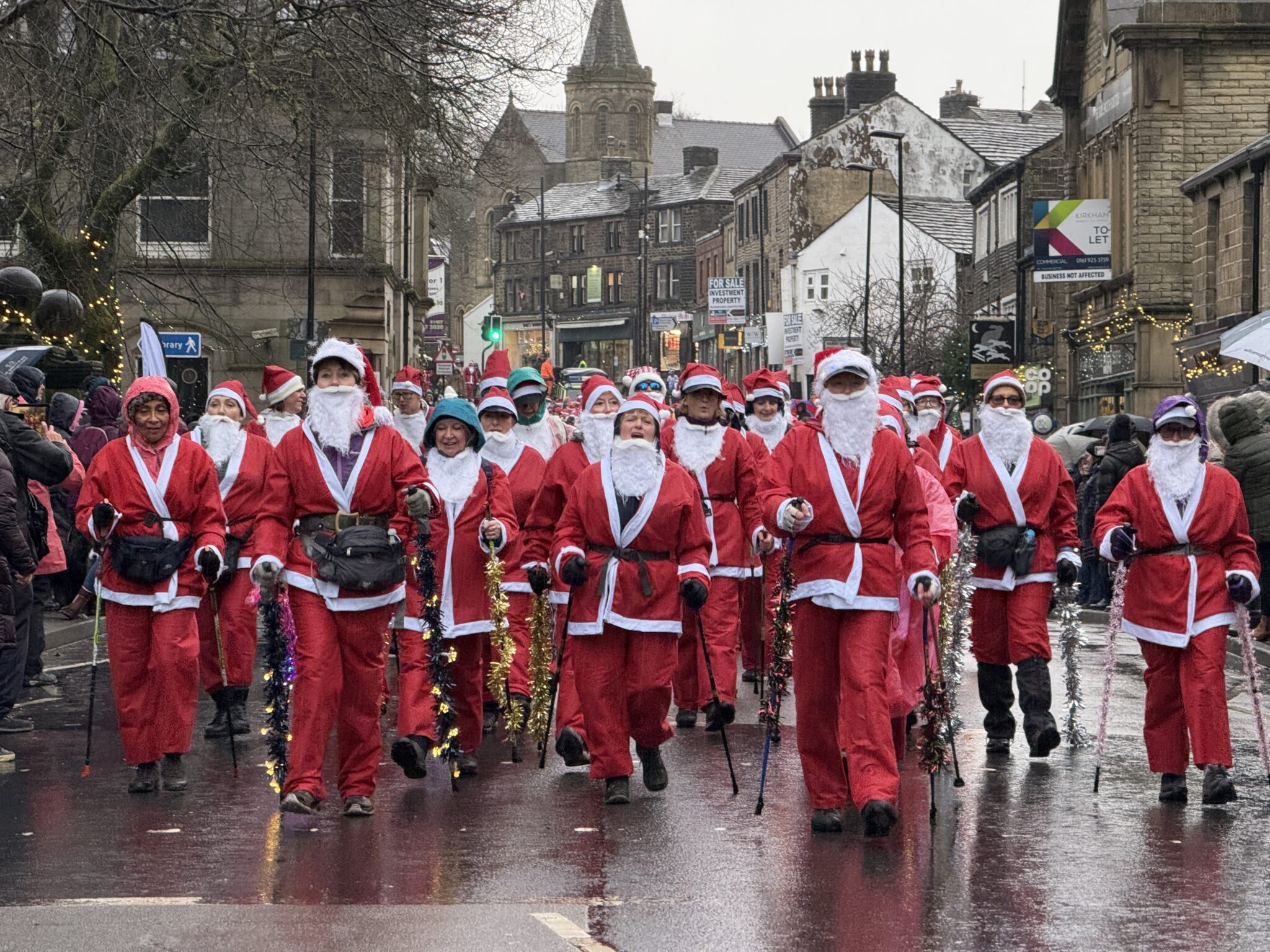 Winter fun guaranteed as Saddleworth Santa Dash date set - Saddleworth ...