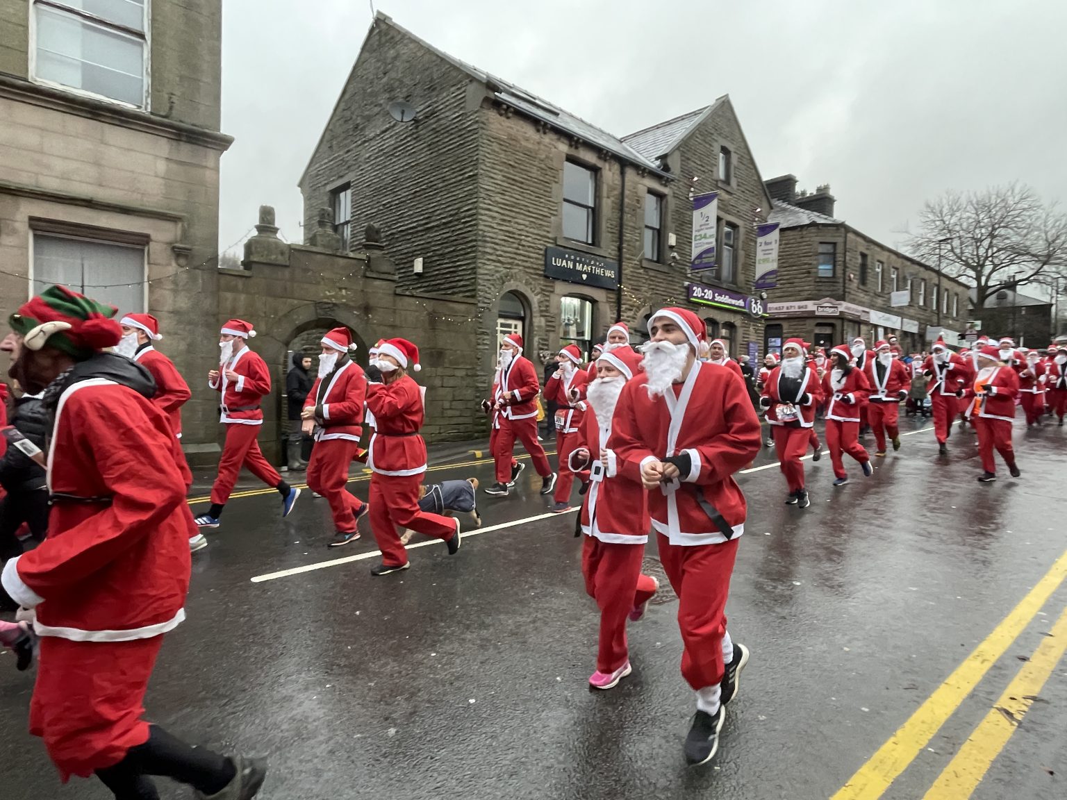 Saddleworth Santa Dash to be extra special with Kevin Sinfield ...