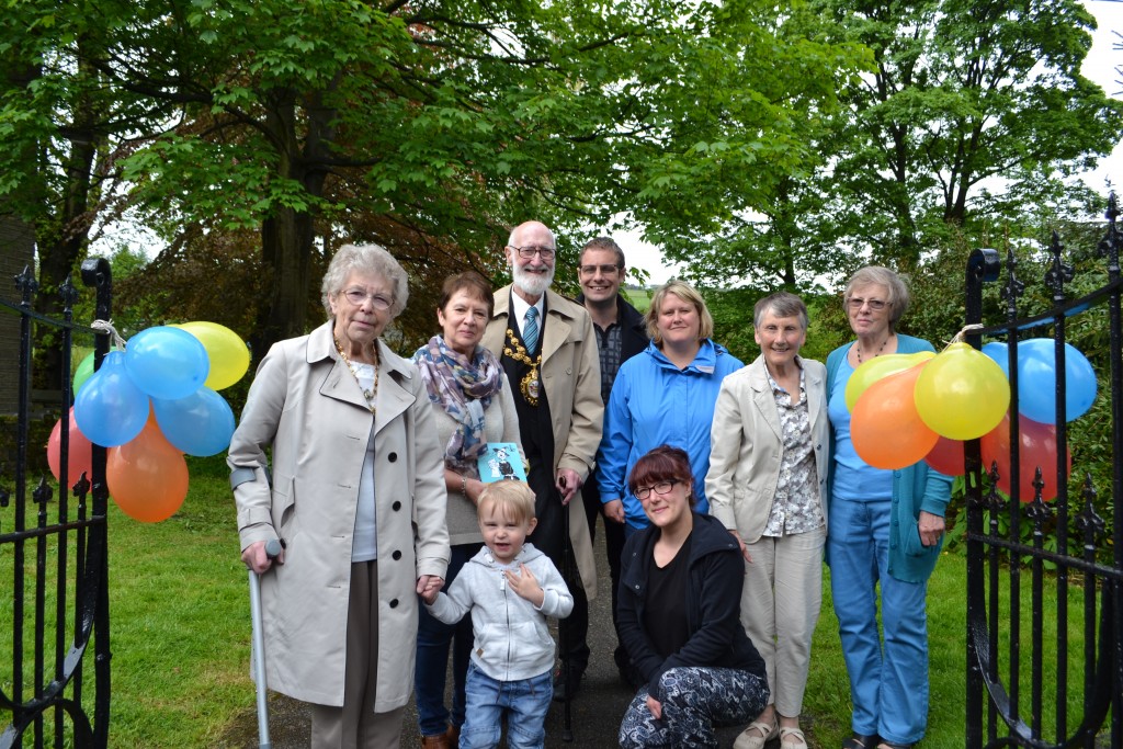 Mayor of Oldham urges Delphers to help protect treasured Chapel Garden ...